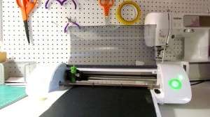 DIY Tutorial: Paper Cut Eyelashes · Rock n Roll Bride