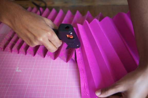 DIY Tutorial: Pretty Paper Fans · Rock n Roll Bride