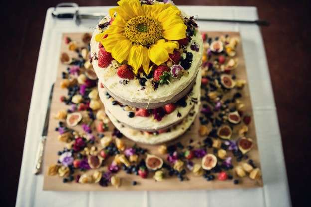 How To Plan A Wedding: Catering, Cakes and Cocktails · Rock n Roll Bride