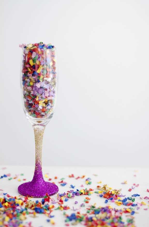 DIY Tutorial: Ombre Glitter Champagne Glasses · Rock n Roll Bride