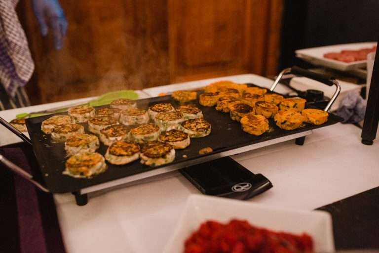 How to Choose the Right Wedding Caterer · Rock n Roll Bride