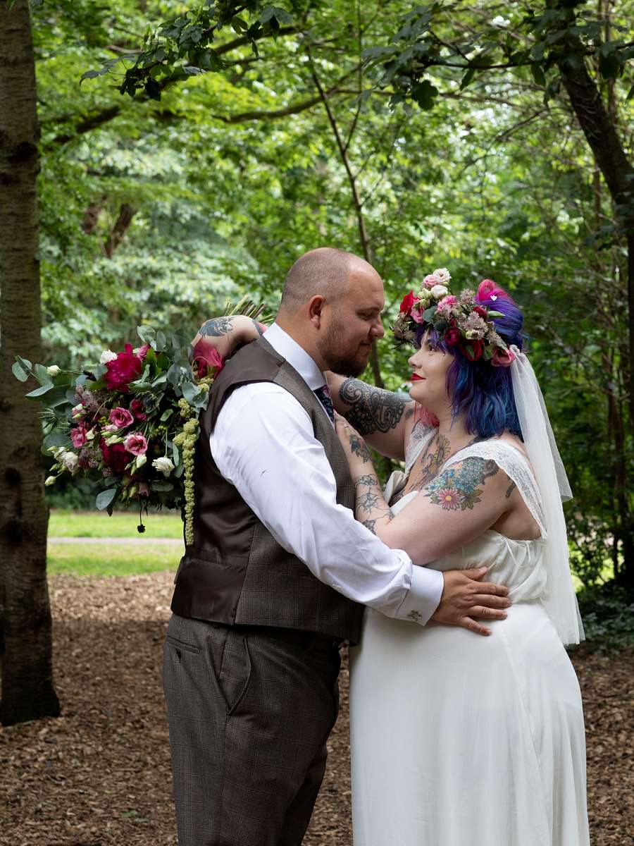 A £1000 Budget, Nine Month Pregnant Bride & Only the Things That Really ...