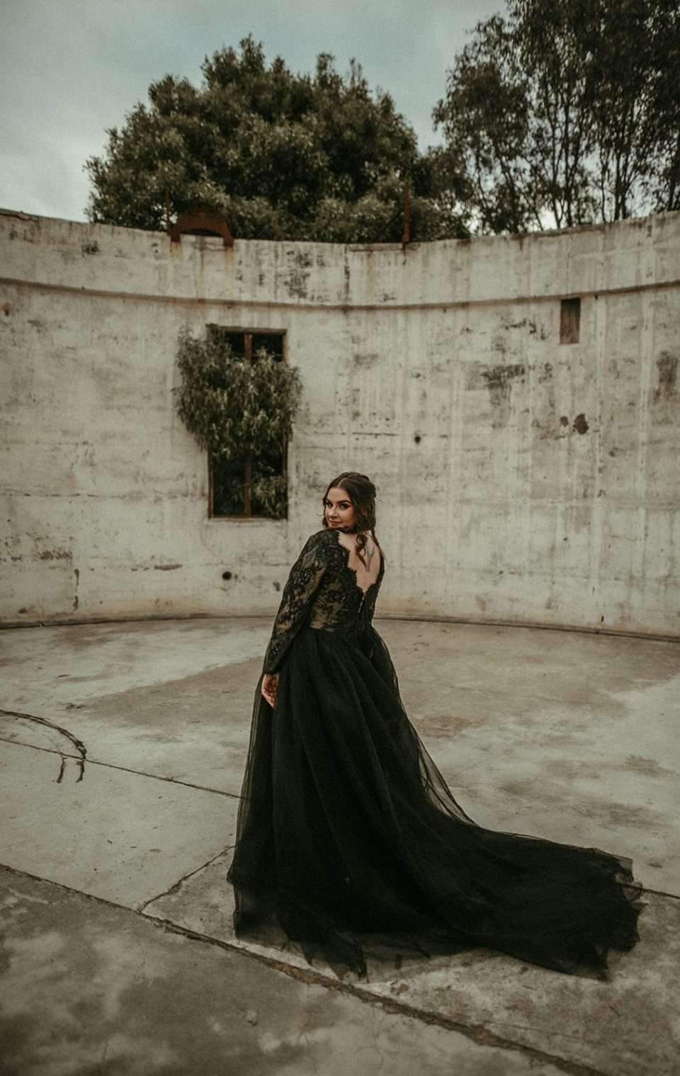 A Wild Rock ‘n’ Roll Wedding with DIY Decor and All-Black Outfits ...