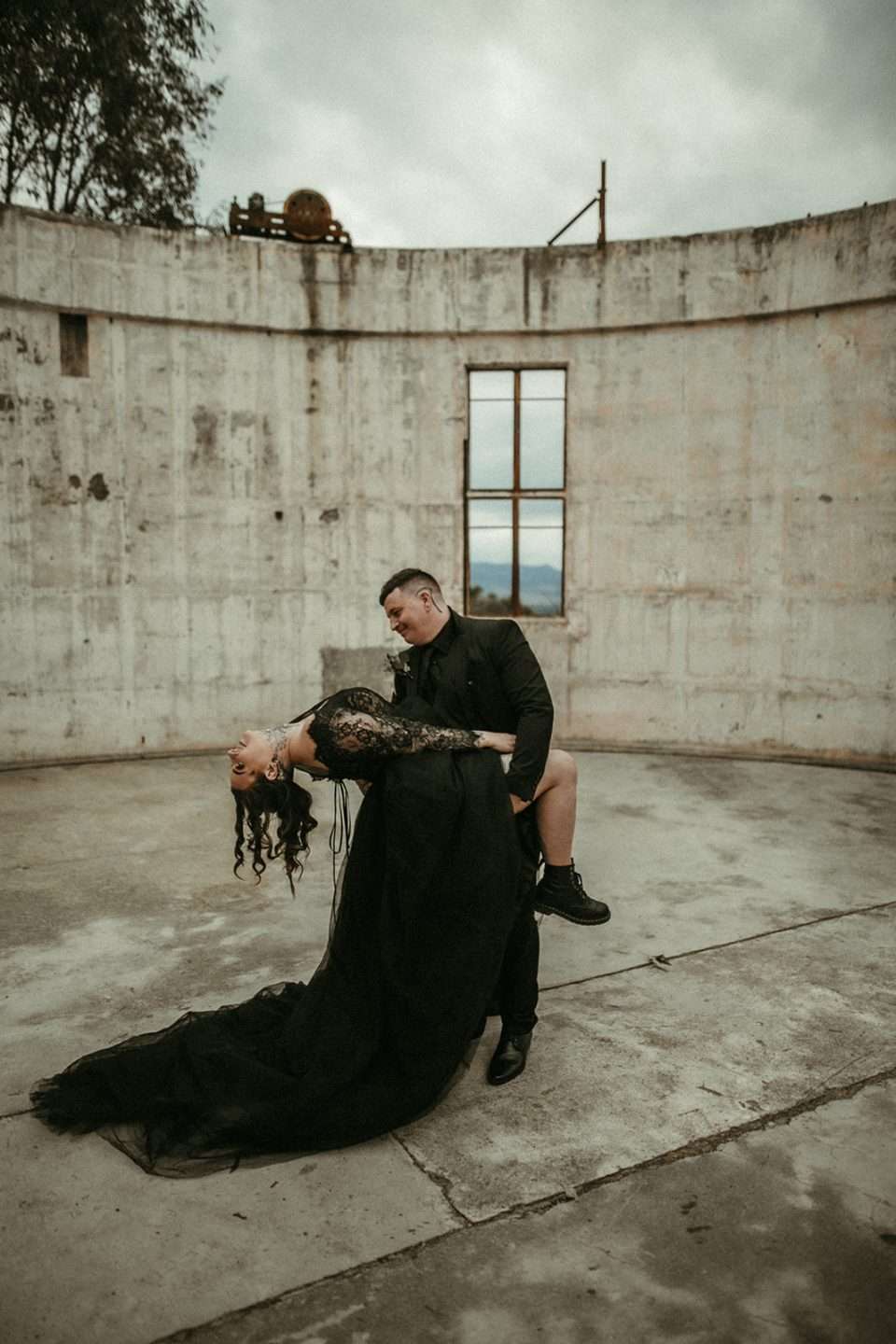 A Wild Rock ‘n’ Roll Wedding with DIY Decor and All-Black Outfits ...