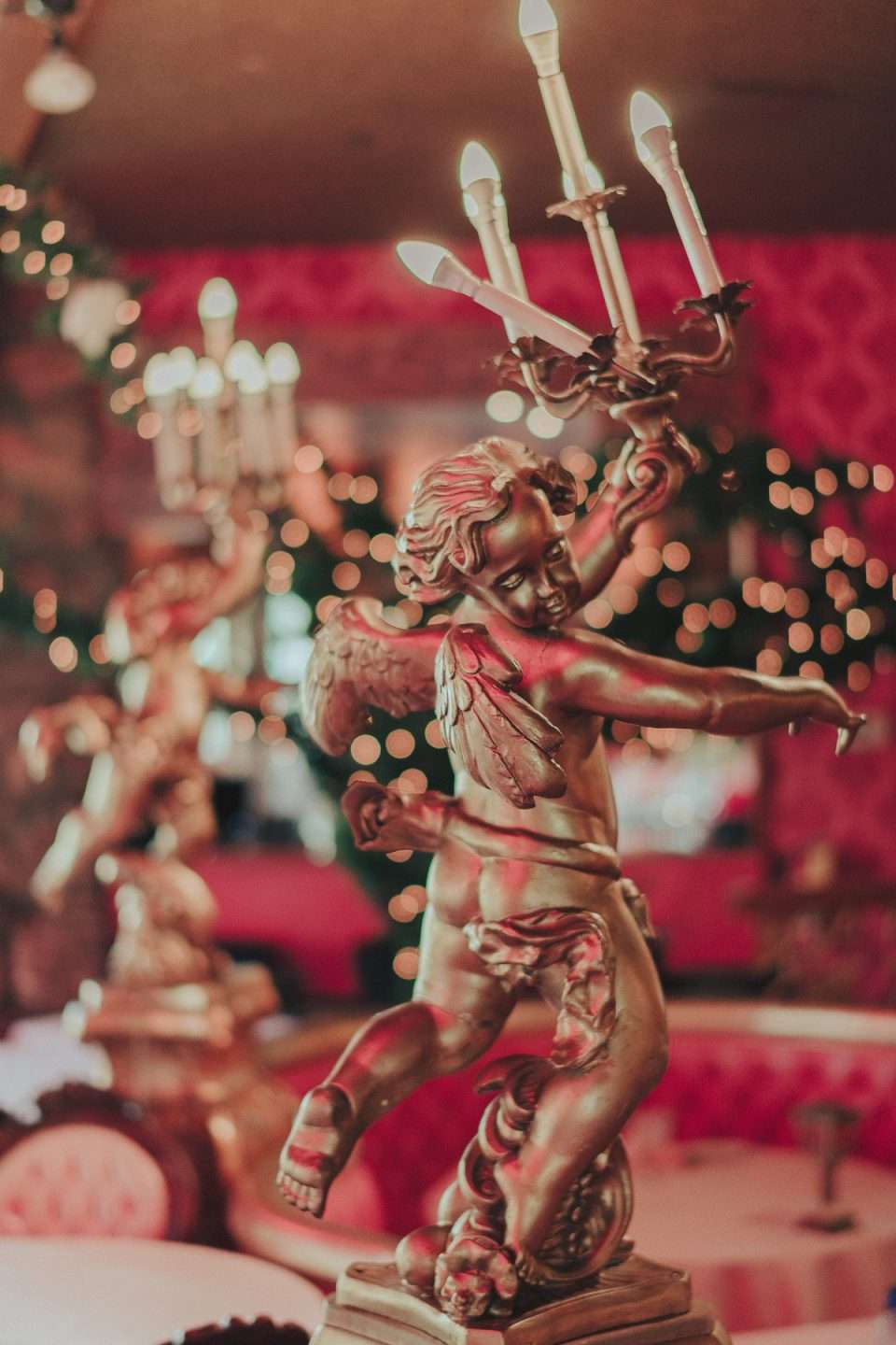 Kitsch, Clowns and Elvis at The Madonna Inn · Rock n Roll Bride