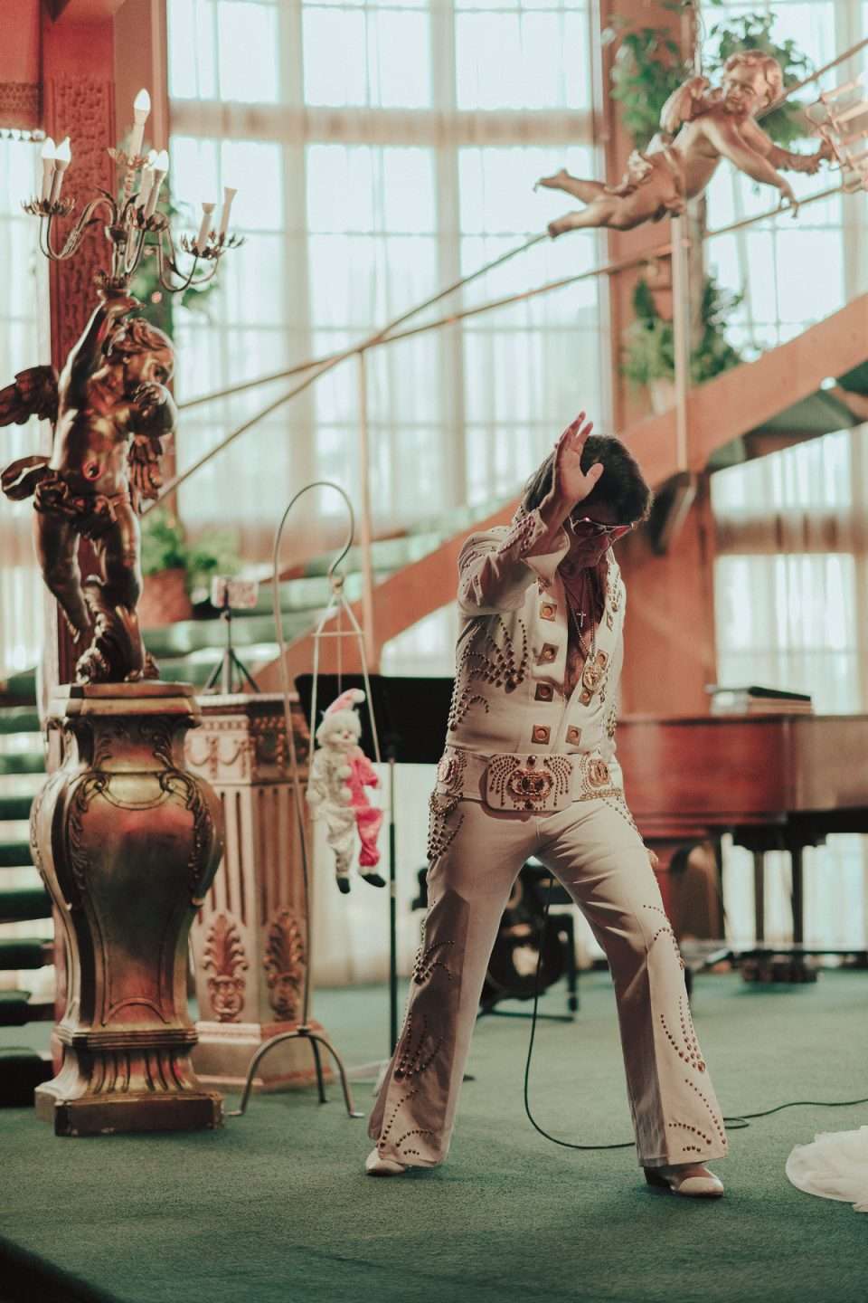 Kitsch, Clowns and Elvis at The Madonna Inn · Rock n Roll Bride