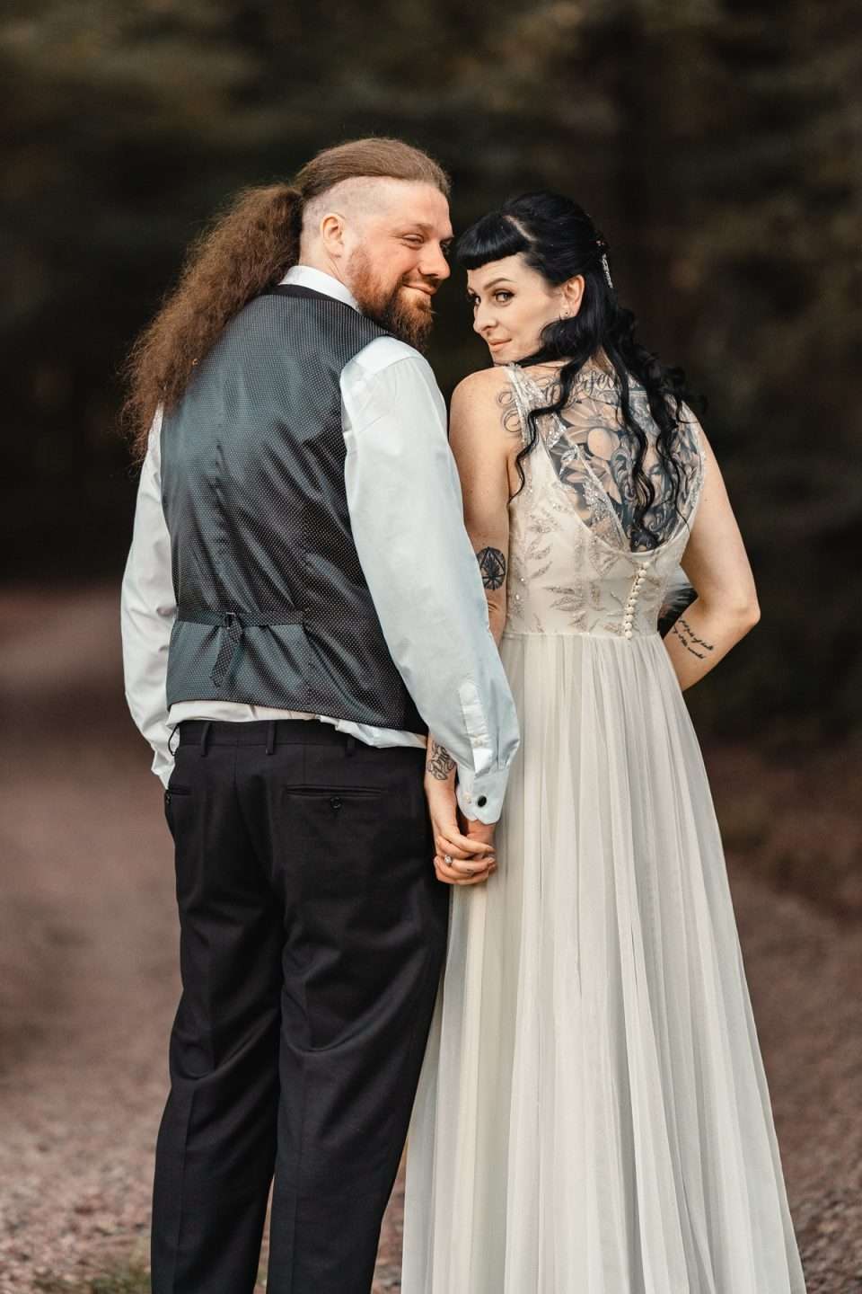 Rustic & Relaxed Barn Wedding with Gender Reversal Bridesmaid ...