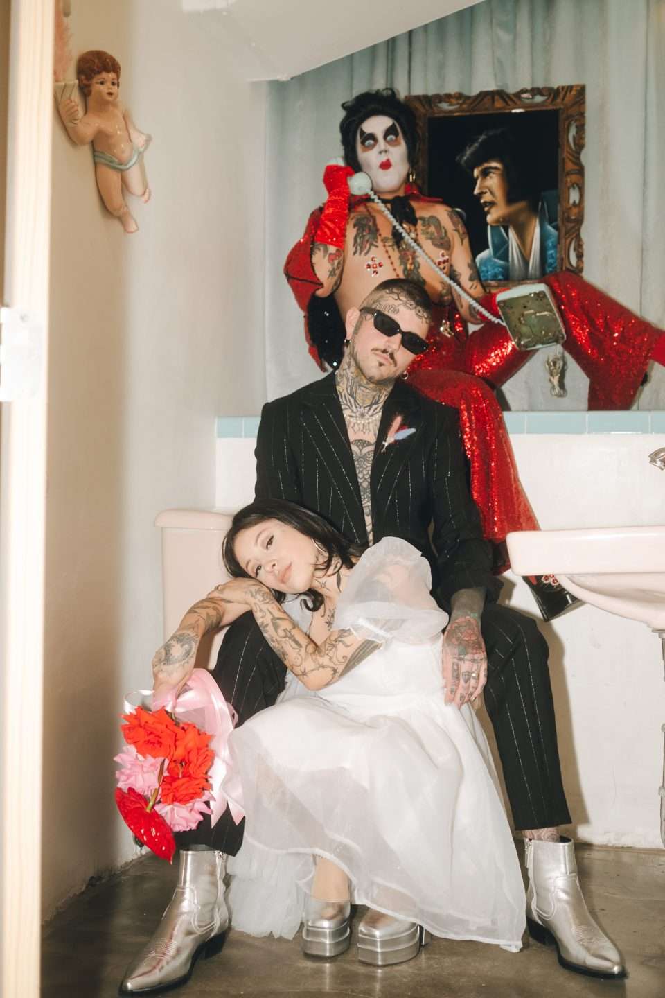 Alternative Meets 1960s Inspired Vegas Elopement · Rock n Roll Bride